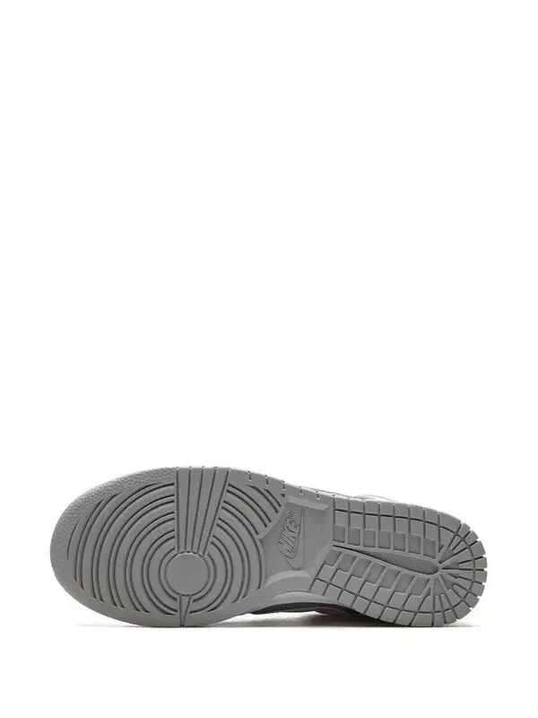 Nike Dunk Low Sneakers - Grey