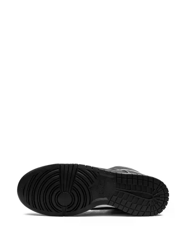 Nike Dunk Mid Off Noir Sneakers