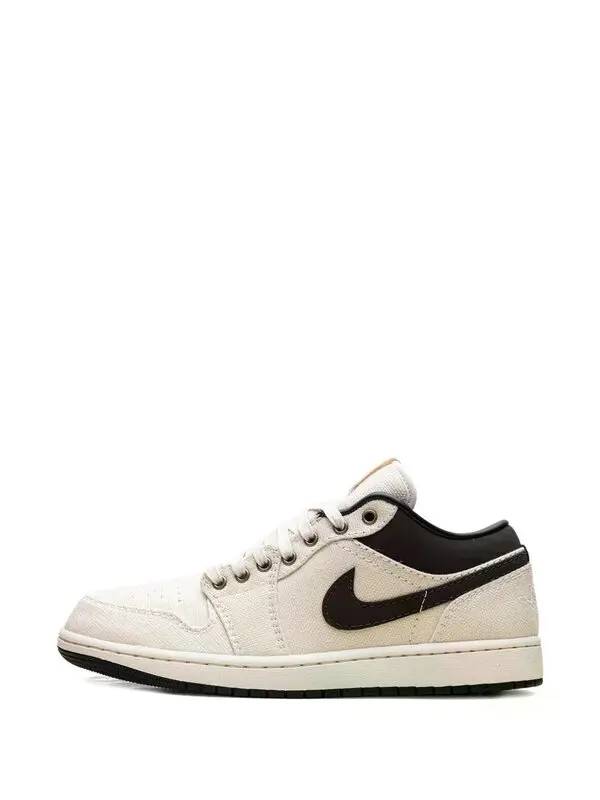 JORDAN 1 Low Sneakers