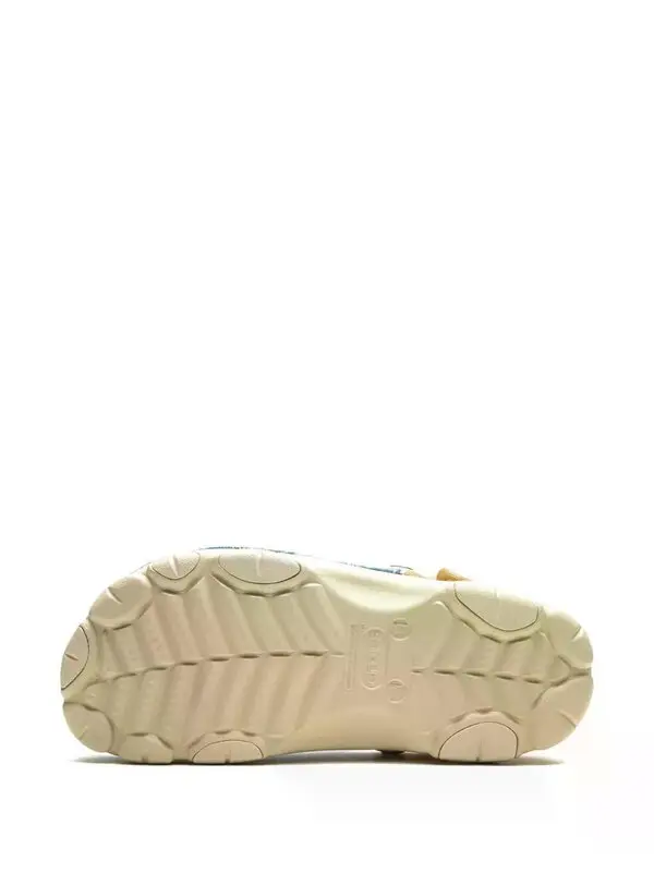 CROCS X Levi’s Classic All Terrain Shasiko Bone/ Clogs
