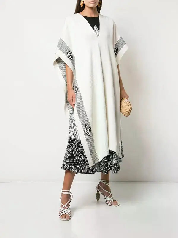 Voz Diamante Pattern Poncho - White