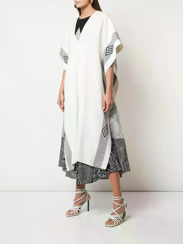 Voz Diamante Pattern Poncho - White