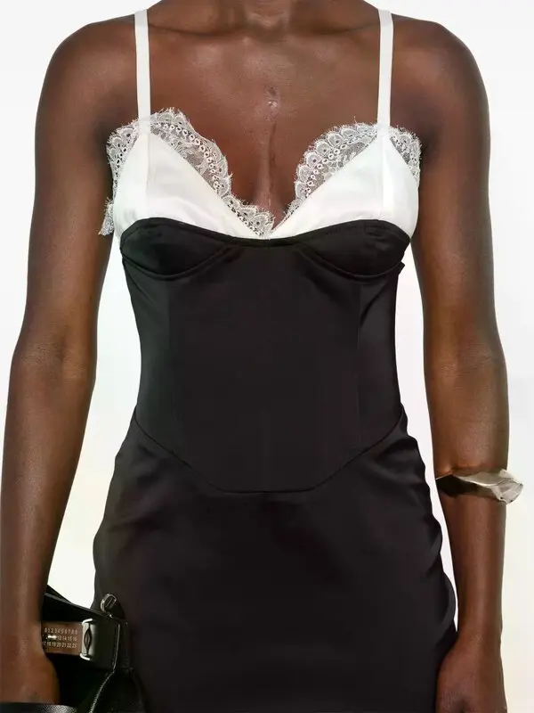 ALMAZ Exposed Corset Satin Gown
