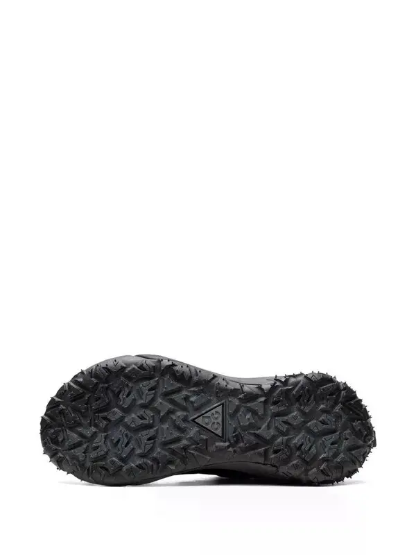 Nike Mountain Fly 2 Low Triple Sneakers - Black