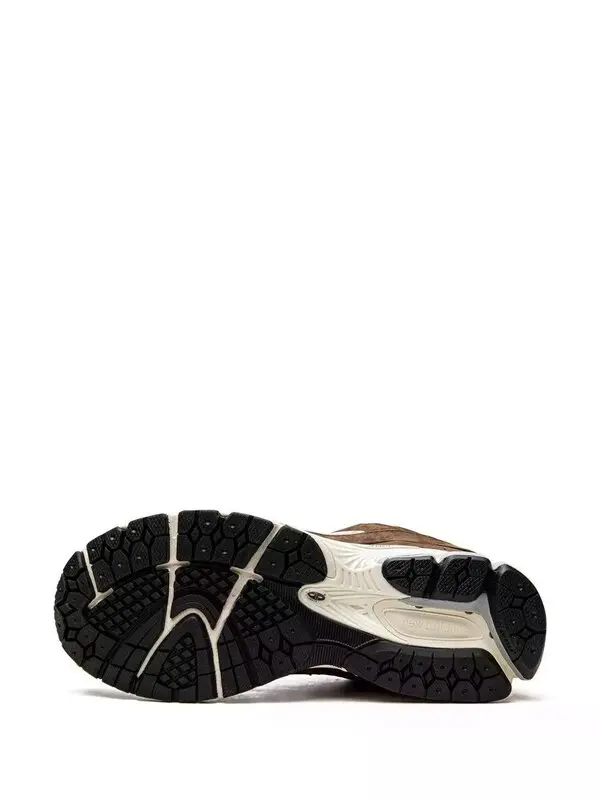 NEW BALANCE 2002r Sneakers - Brown