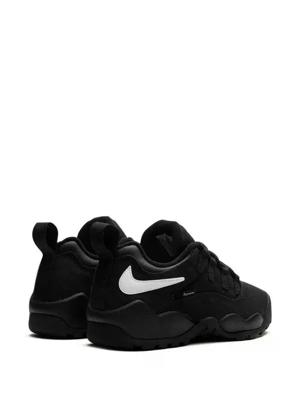 Nike X Supreme Sb Darwin Low Sneakers - Black