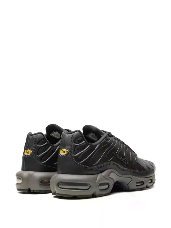 Nike Air Max Plus Sneakers - Black