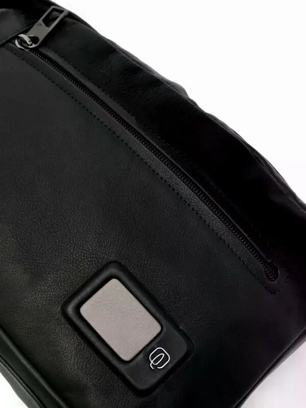PIQUADRO Akron Leather Messenger Bag - Black