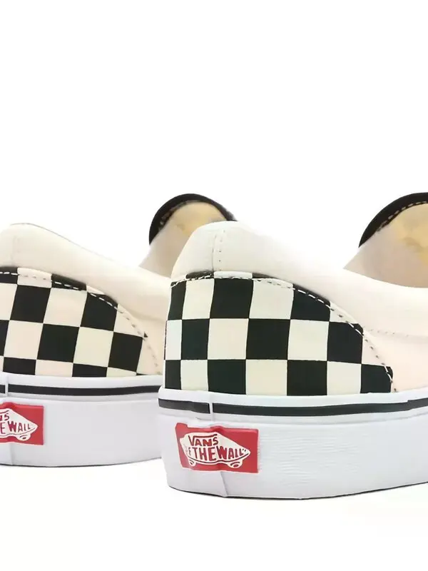 VANS Classic Slip-on Sneakers