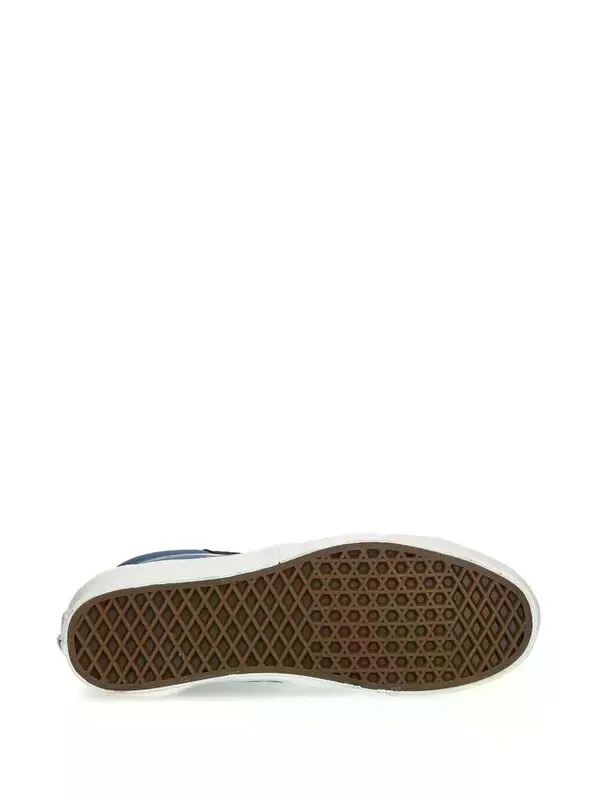 VANS Clash The Wall Trainers