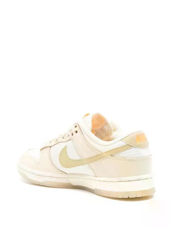 Nike Dunk Low Sneakers