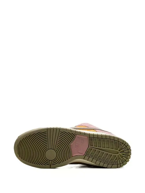 Nike Dunk Low Sb Sneakers - Brown