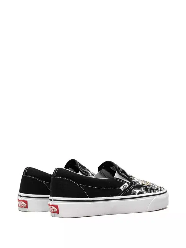 VANS Classic Slip-on Flame Skull Sneakers