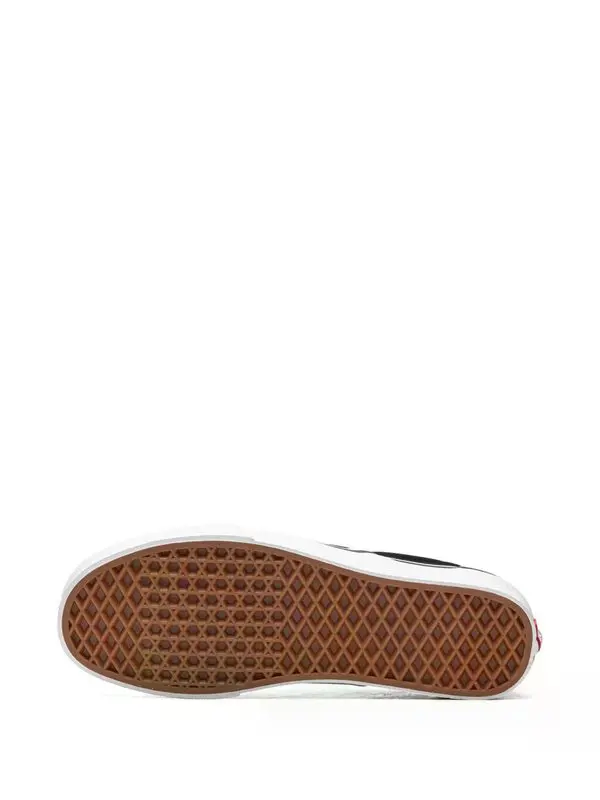 VANS Classic Slip-on Flame Skull Sneakers