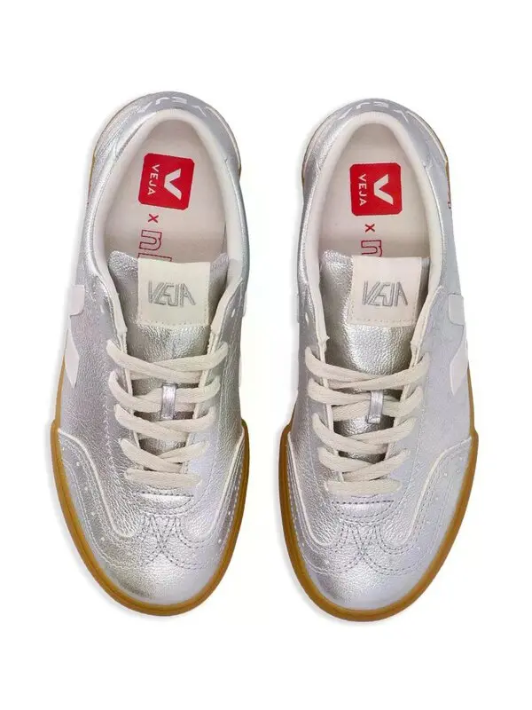 VEJA Volley Trainers