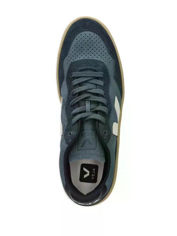 VEJA V-90 Trainers