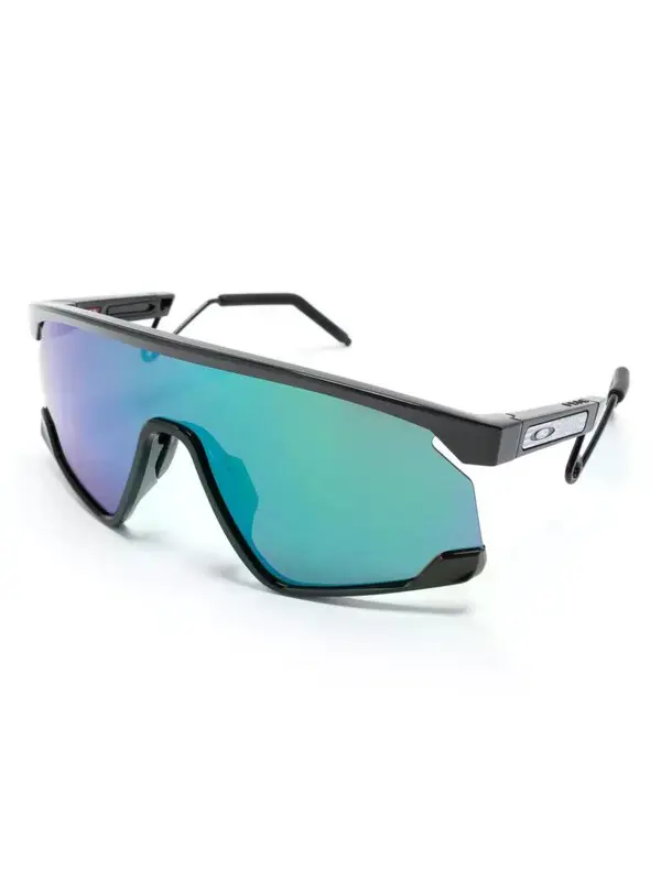 Oakley Oo9237 Bxtr Sport-style Sunglasses