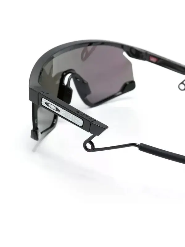 Oakley Oo9237 Bxtr Sport-style Sunglasses