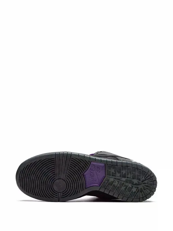 Nike X Familia Sb Dunk Low First Avenue Sneakers - Black