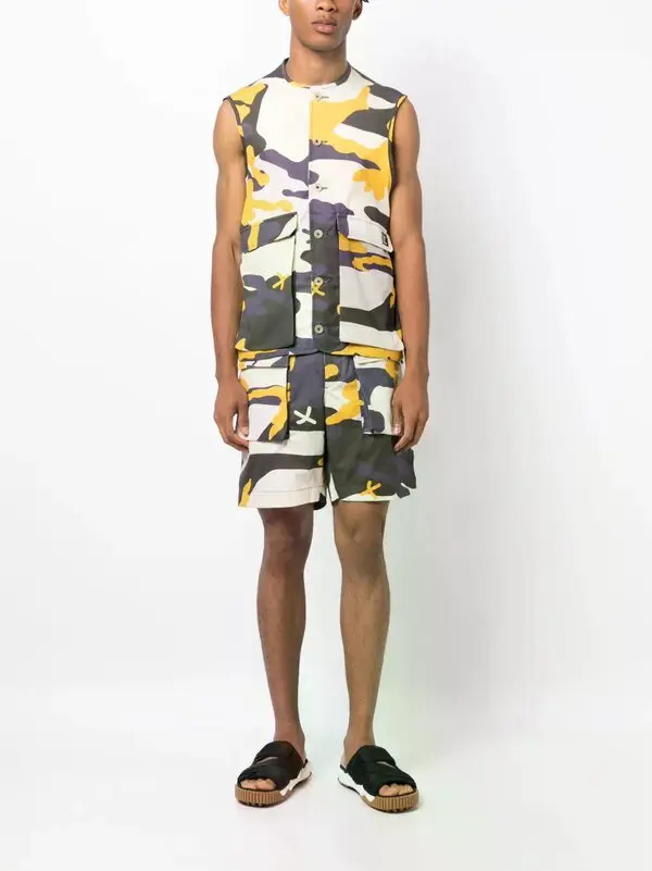 THE POWER FOR THE PEOPLE Camouflage Print Cargo Shorts