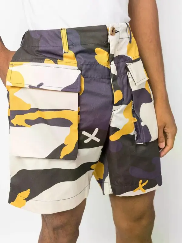 THE POWER FOR THE PEOPLE Camouflage Print Cargo Shorts
