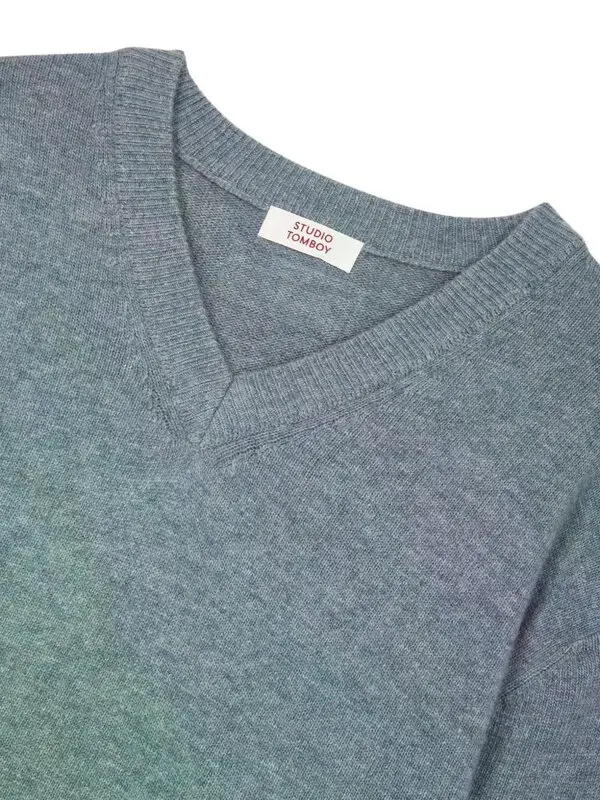 STUDIO TOMBOY V-neck Jumper With Rear Logo Patch - Blue