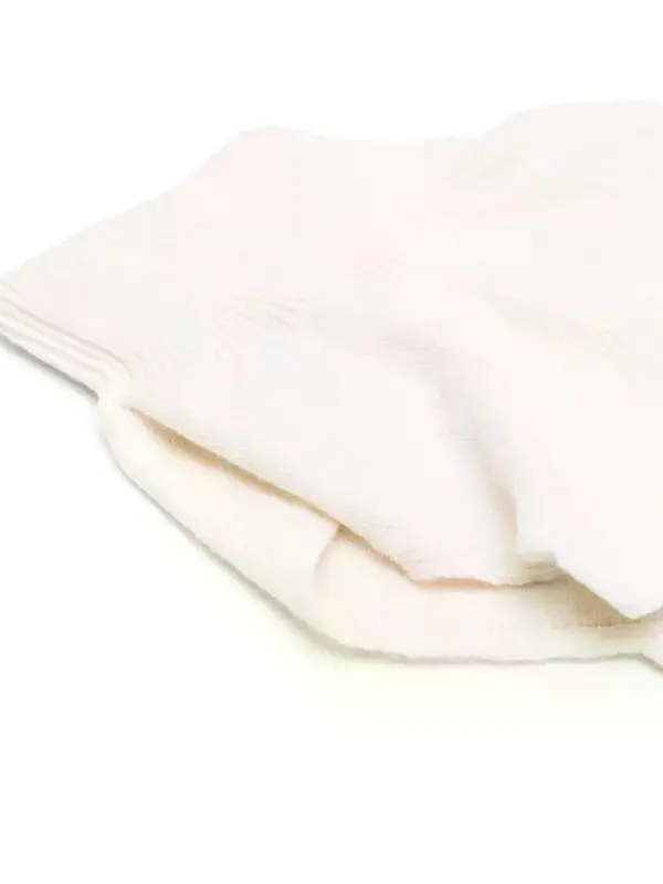 BARRIE Cut-out Cashmere Collar
