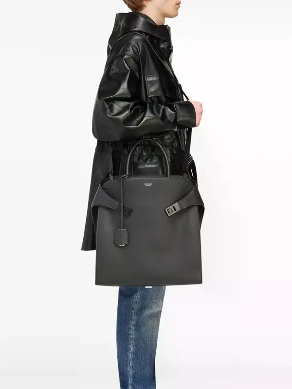 FERRAGAMO Hug Tote Bag In Hammered Calfskin - Black