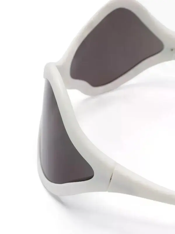 AVAVAV Wraparound Frame Sunglasses - White