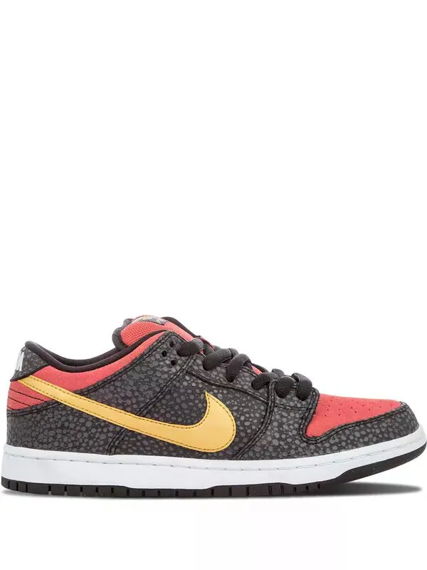 Nike Sb Dunk Low Premium Qs Walk Of Fame Sneakers - Brown