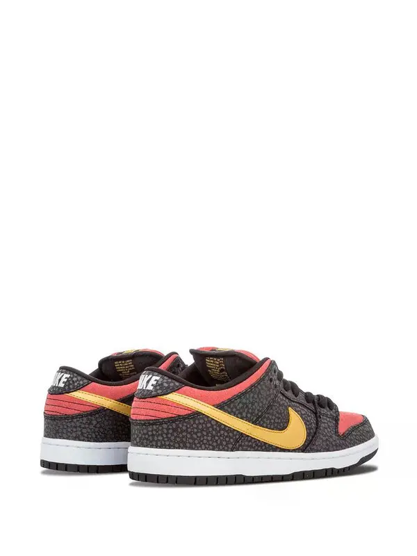 Nike Sb Dunk Low Premium Qs Walk Of Fame Sneakers - Brown