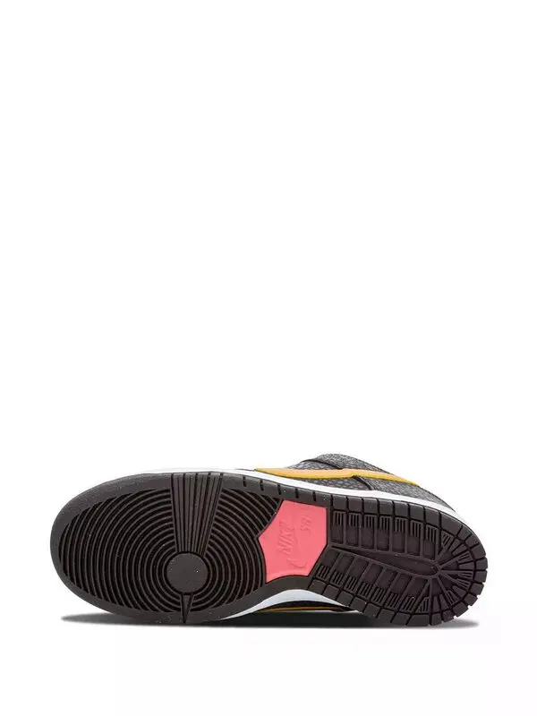 Nike Sb Dunk Low Premium Qs Walk Of Fame Sneakers - Brown