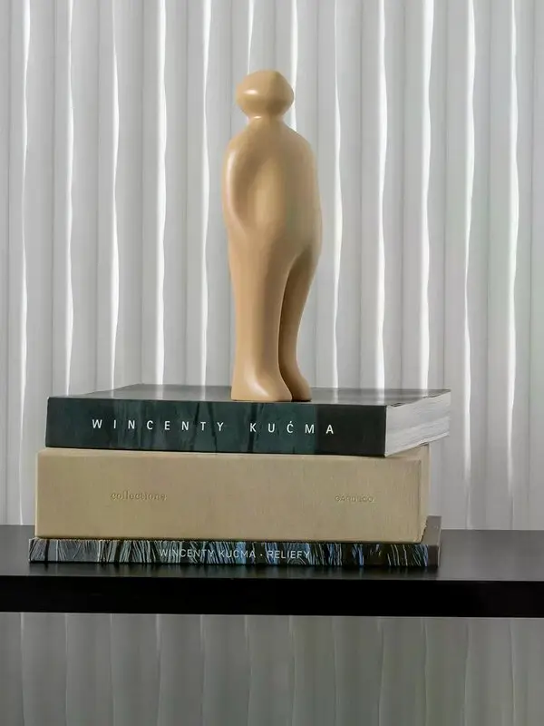 GARDECO Small The Visitor Ceramic Figurine