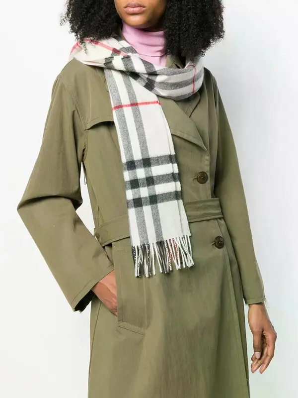 Burberry The Classic Check Cashmere Scarf