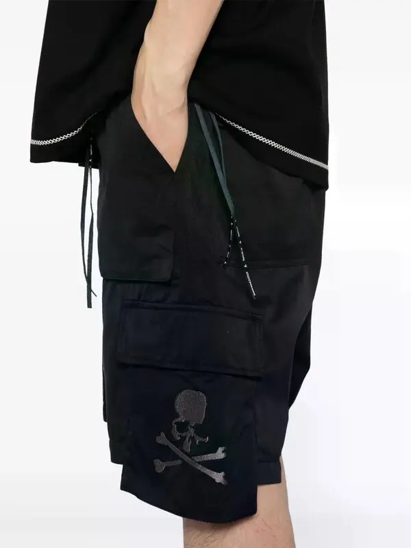 MASTERMIND WORLD Cargo Shorts With Skull Motif - Black