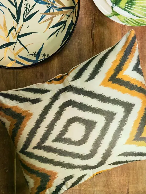 LES-OTTOMANS Ikat Geometric Patterned Cushion