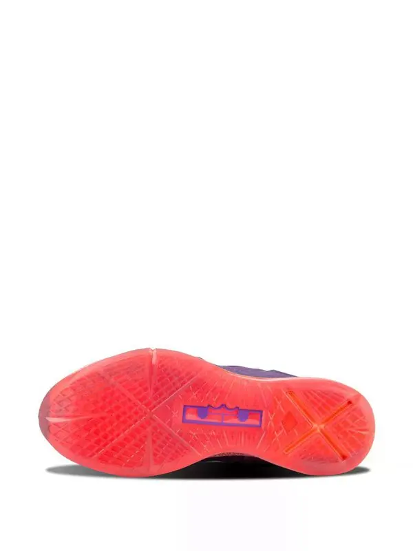 Nike Lebron Extraterrestrial Sneakers
