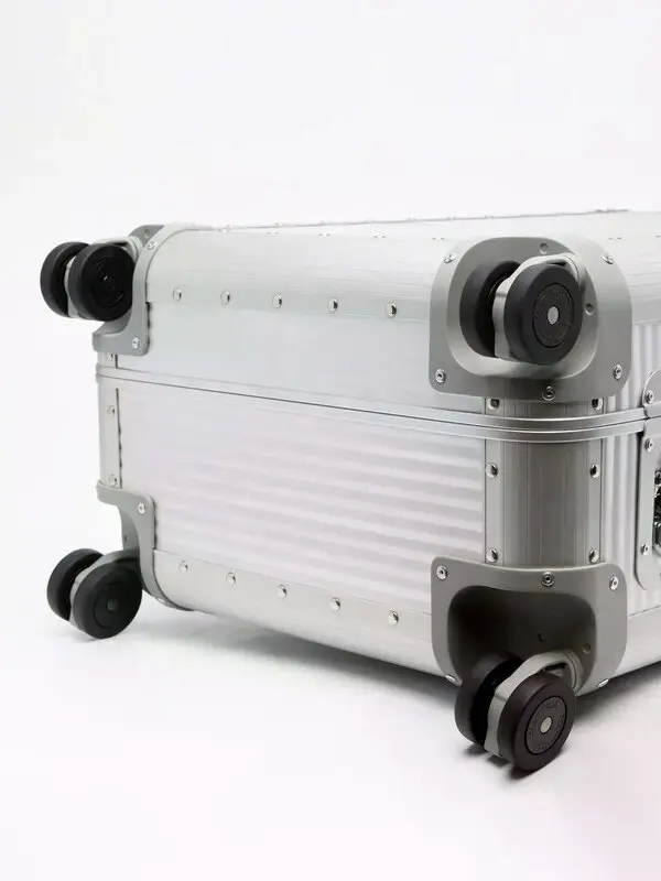 FPM MILANO Bank S Spinner 68 Aluminium Suitcase