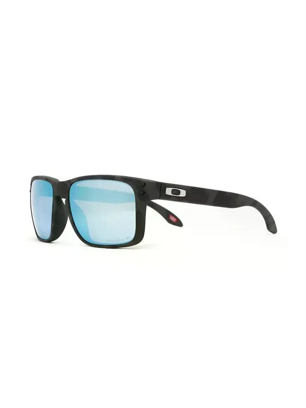 Oakley Mirrored Lens Sunglasses - Blue