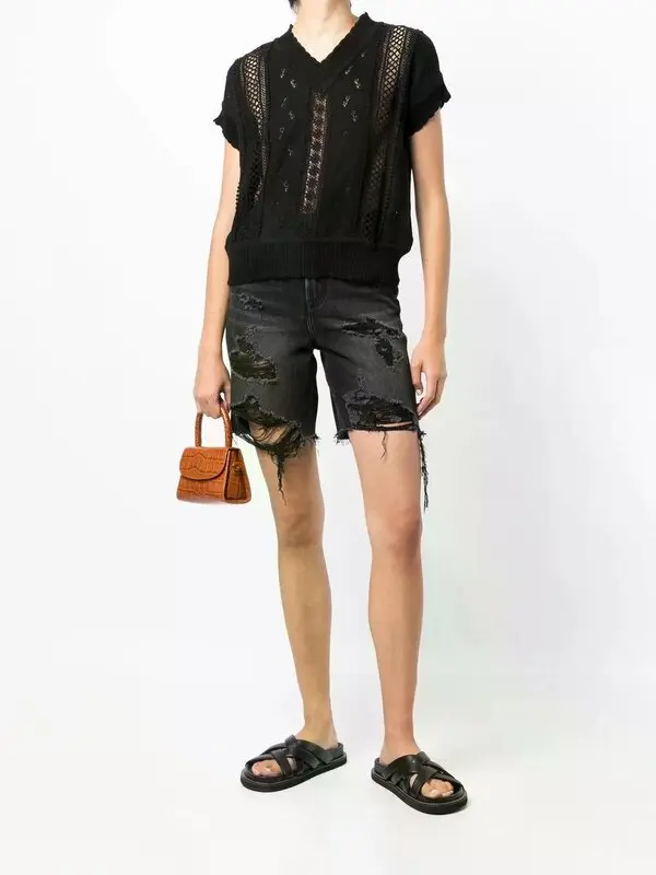 Goen.j V-neck Knitted Jumper With Embroidered Design - Black