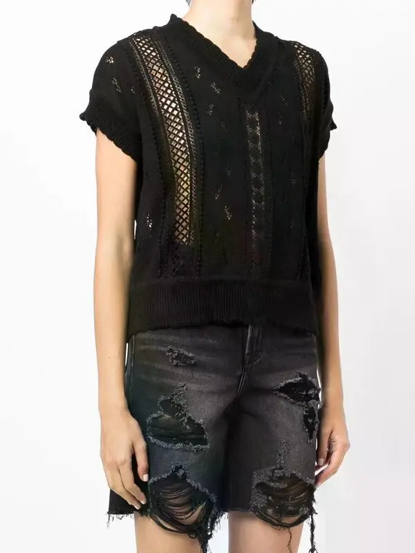 Goen.j V-neck Knitted Jumper With Embroidered Design - Black