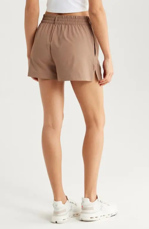 Beyond Yoga Status Shorts - Khaki