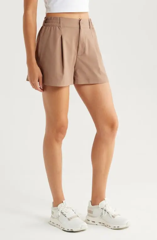 Beyond Yoga Status Shorts - Khaki