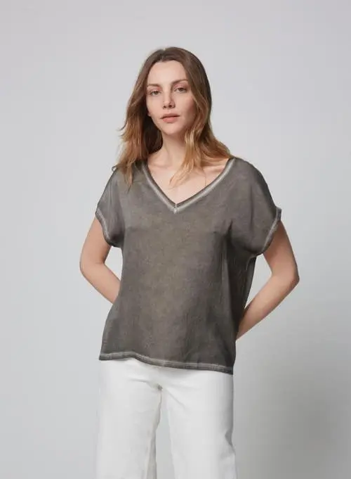 Majestic Filatures Linen-silk Semi-relaxed V-neck Top - Militaire