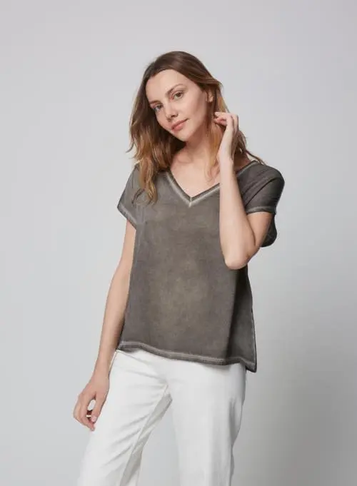 Majestic Filatures Linen-silk Semi-relaxed V-neck Top