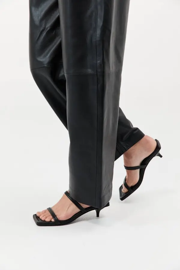ST. AGNI Fine Strap Kitten Heel