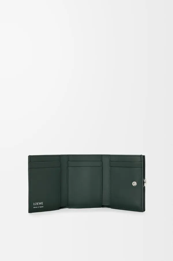 Loewe Pebble Trifold Wallet In Pebble Grain Leather Skin - Sherwood