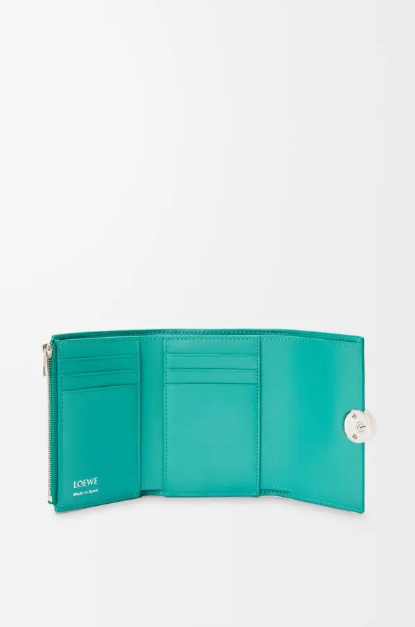 Loewe Pebble Small Vertical Wallet In Pebble Grained Leather Skin - Aquamarine