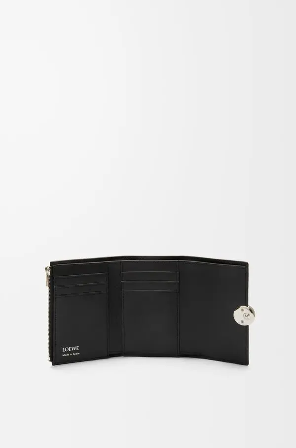Loewe Pebble Small Vertical Wallet In Pebble Grained Leather Skin - Black
