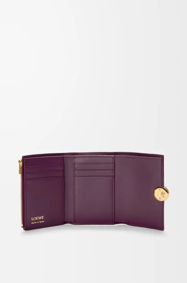 Loewe Pebble Small Vertical Wallet In Pebble Grained Leather Skin - Plum
